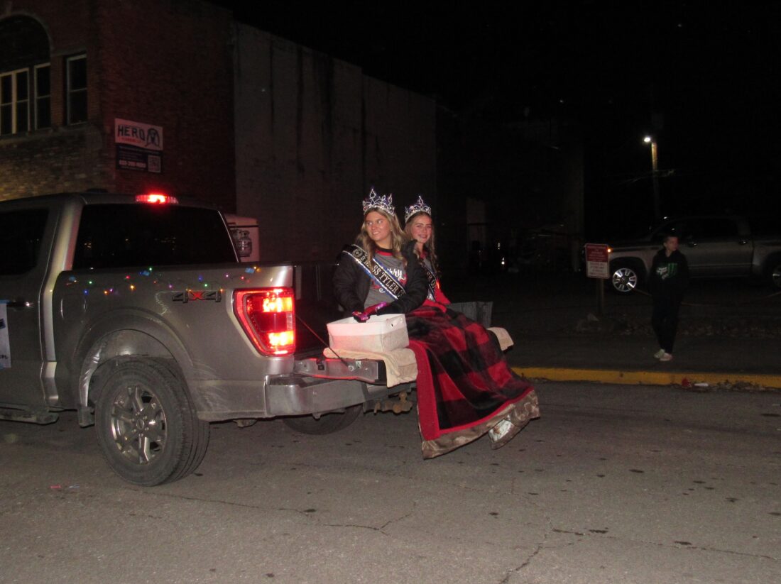Santa Ushers in Season of Giving During New Martinsville Christmas ...